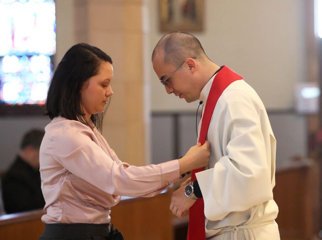 El Padre Lozano Cruz en la Primera Misa: ‘Me han dado tanto’ – Catholic ...