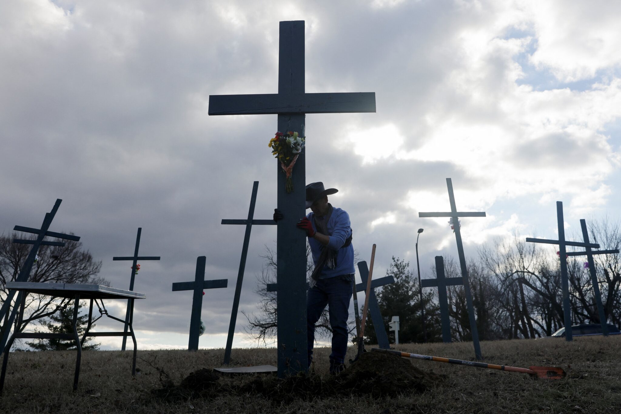Artist’s memorial to D.C. air disaster victims a call to love ...