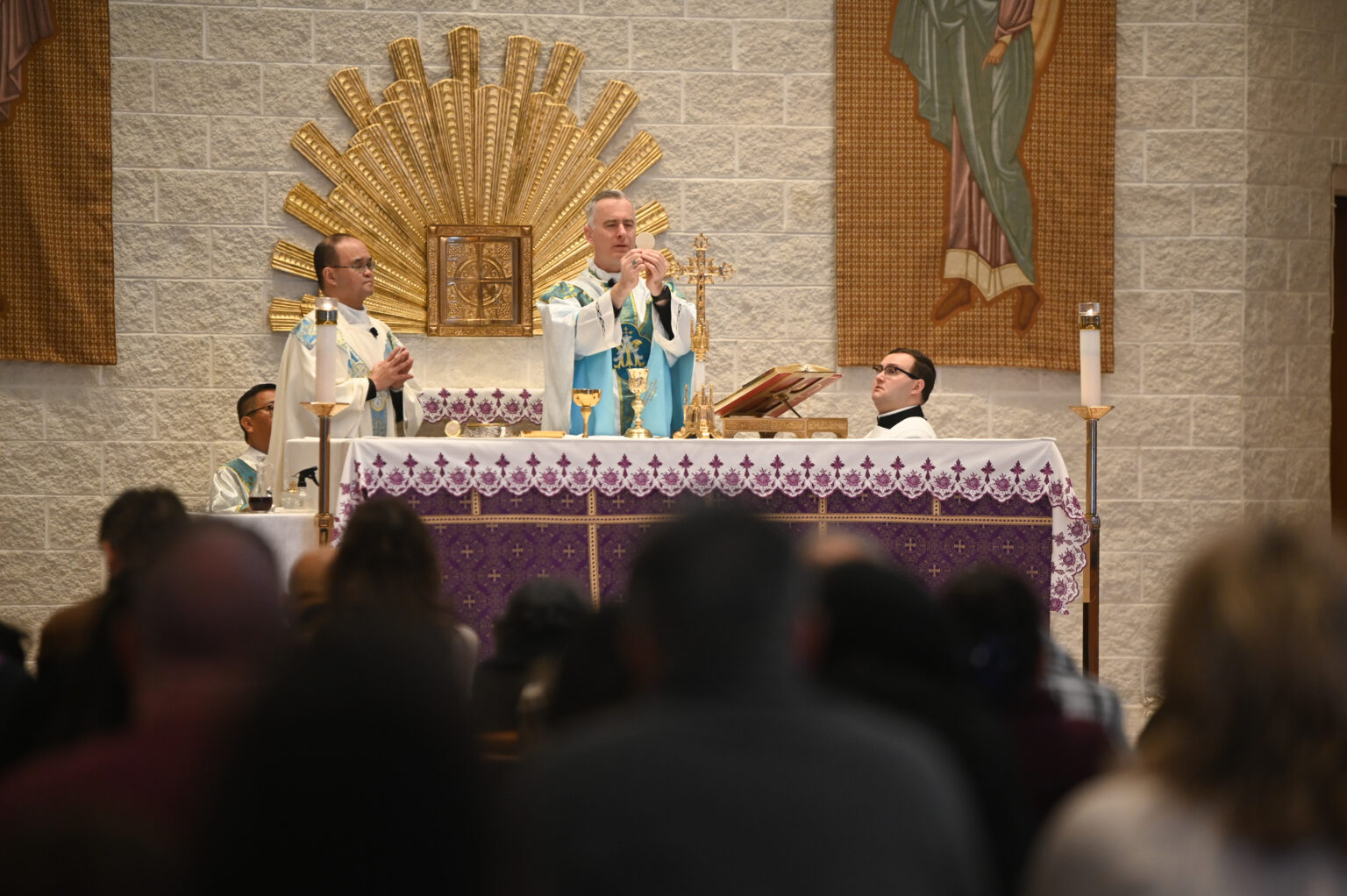 Bishop joins ‘Mass of the Rooster’ in Glassboro – Catholic Star Herald