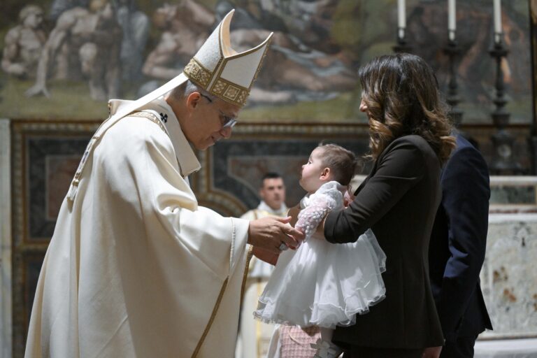Parents can’t wait for children to choose baptism, says pope, baptizing ...