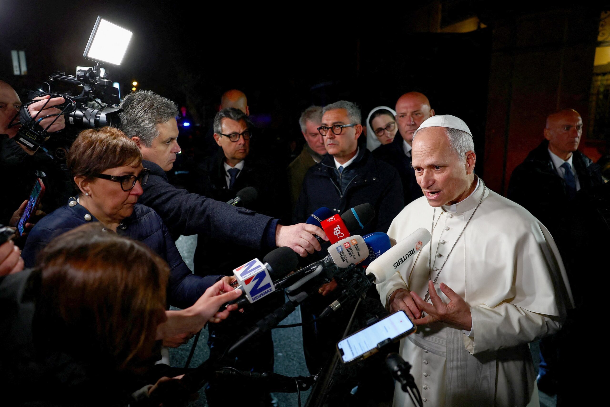 Pope Leo renews calls for humanitarian help for people of Gaza ...