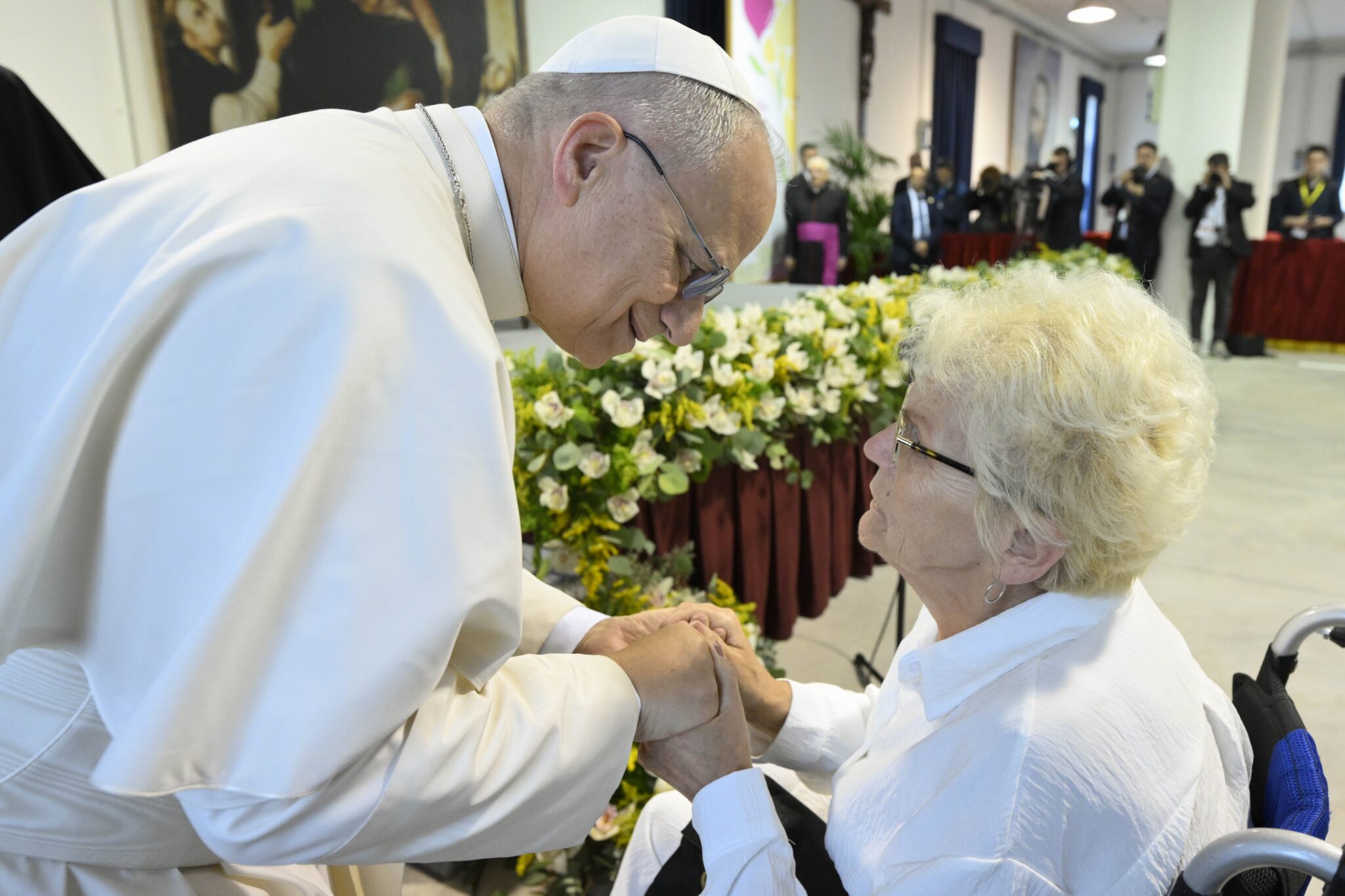 Customer service story of ‘relatable’ Pope Leo XIV gone viral resonates ...