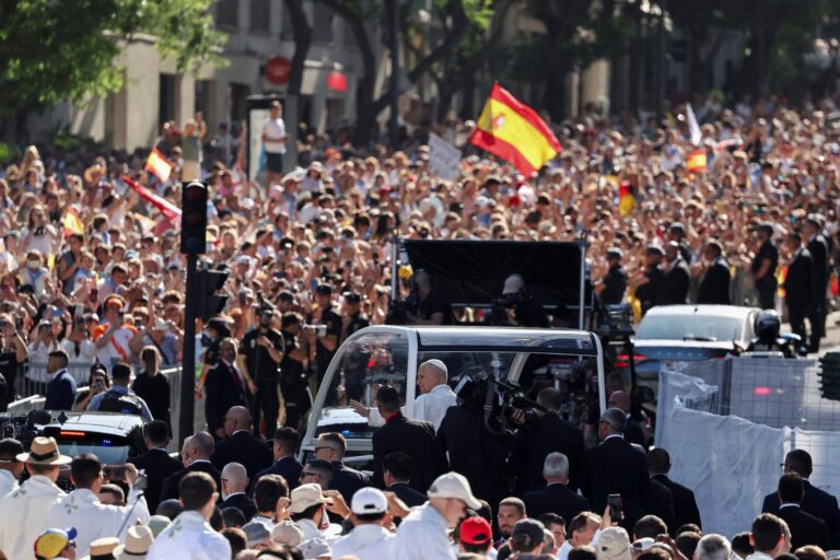 Pope Leo’s Corpus Christi Mass and procession in Madrid draw 1.2 ...